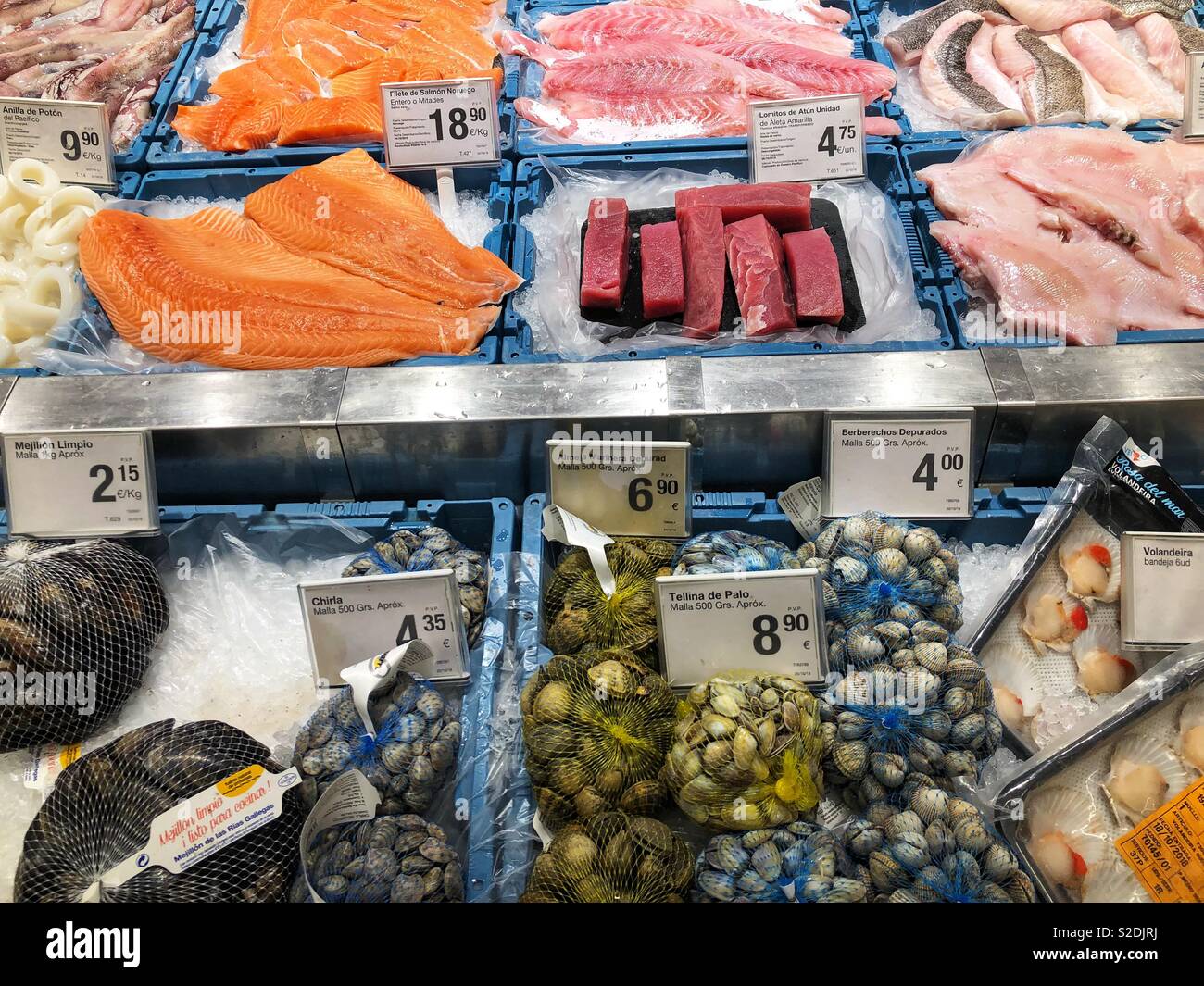 Supermarket seafood hi-res stock photography and images - Alamy
