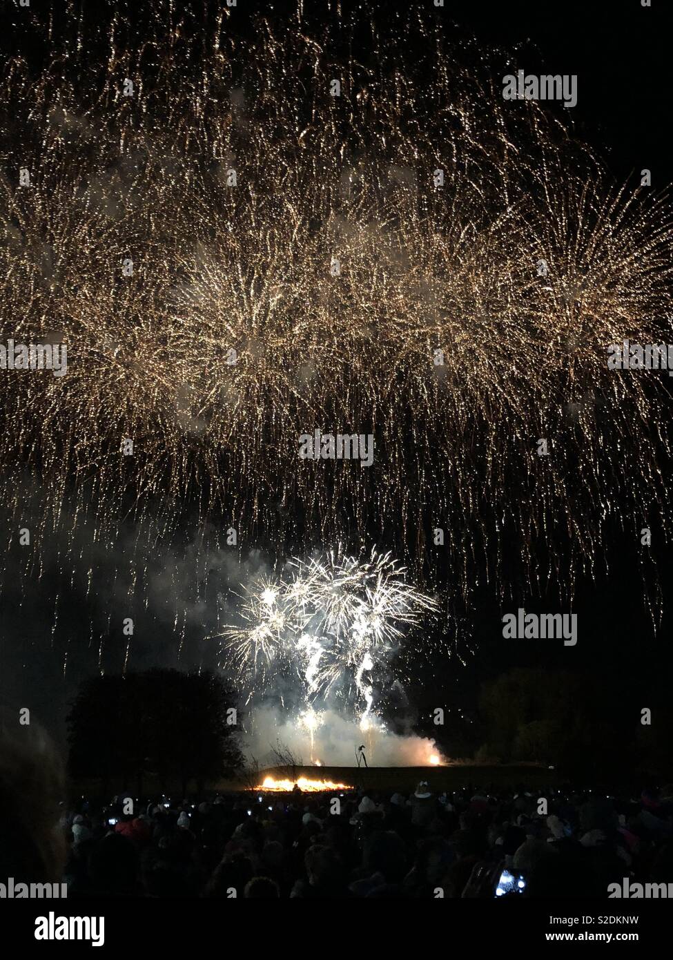Golden Fireworks High Resolution Stock Photography and Images - Alamy