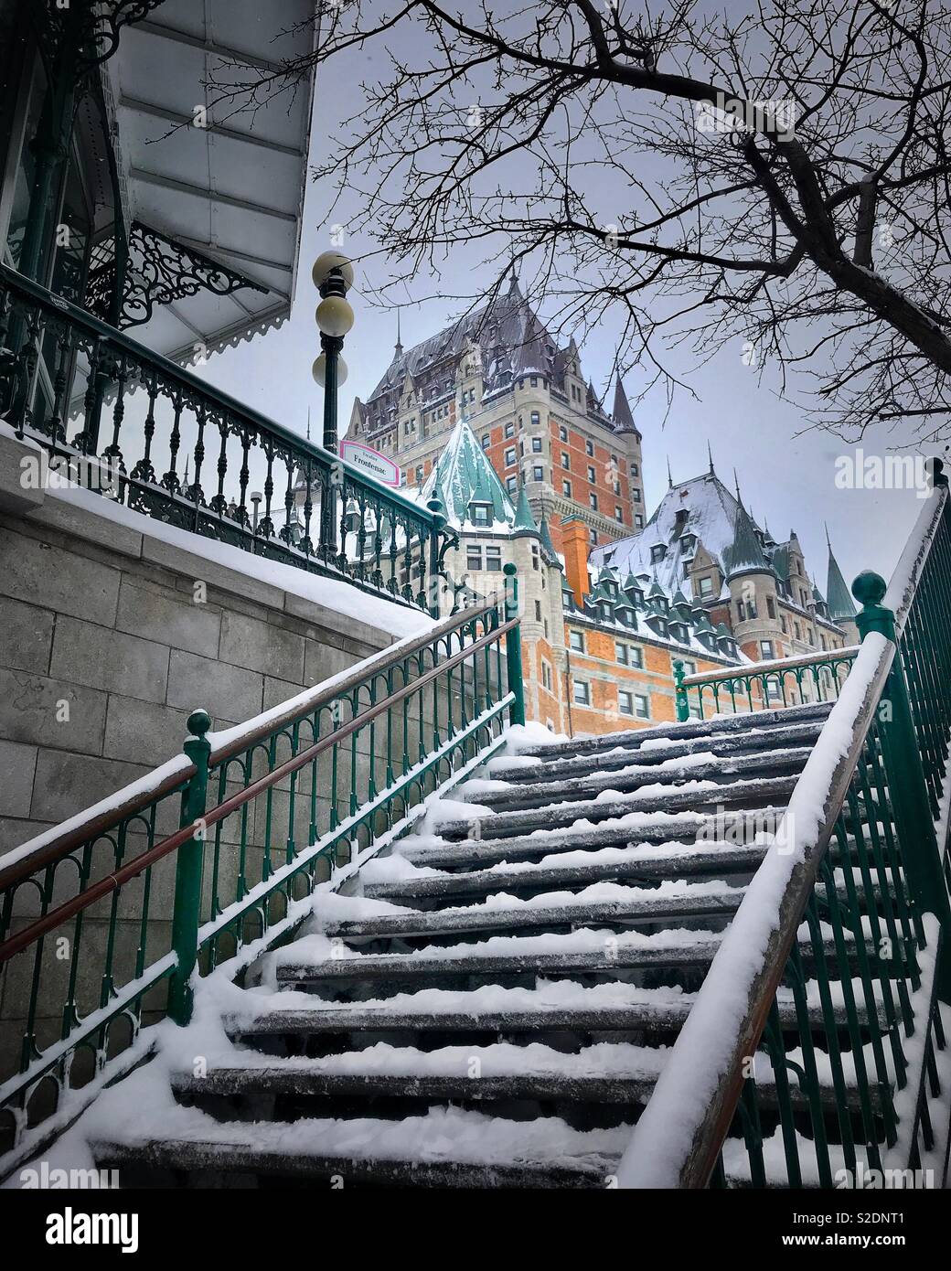 View of chateau frontenac castle hi-res stock photography and images ...