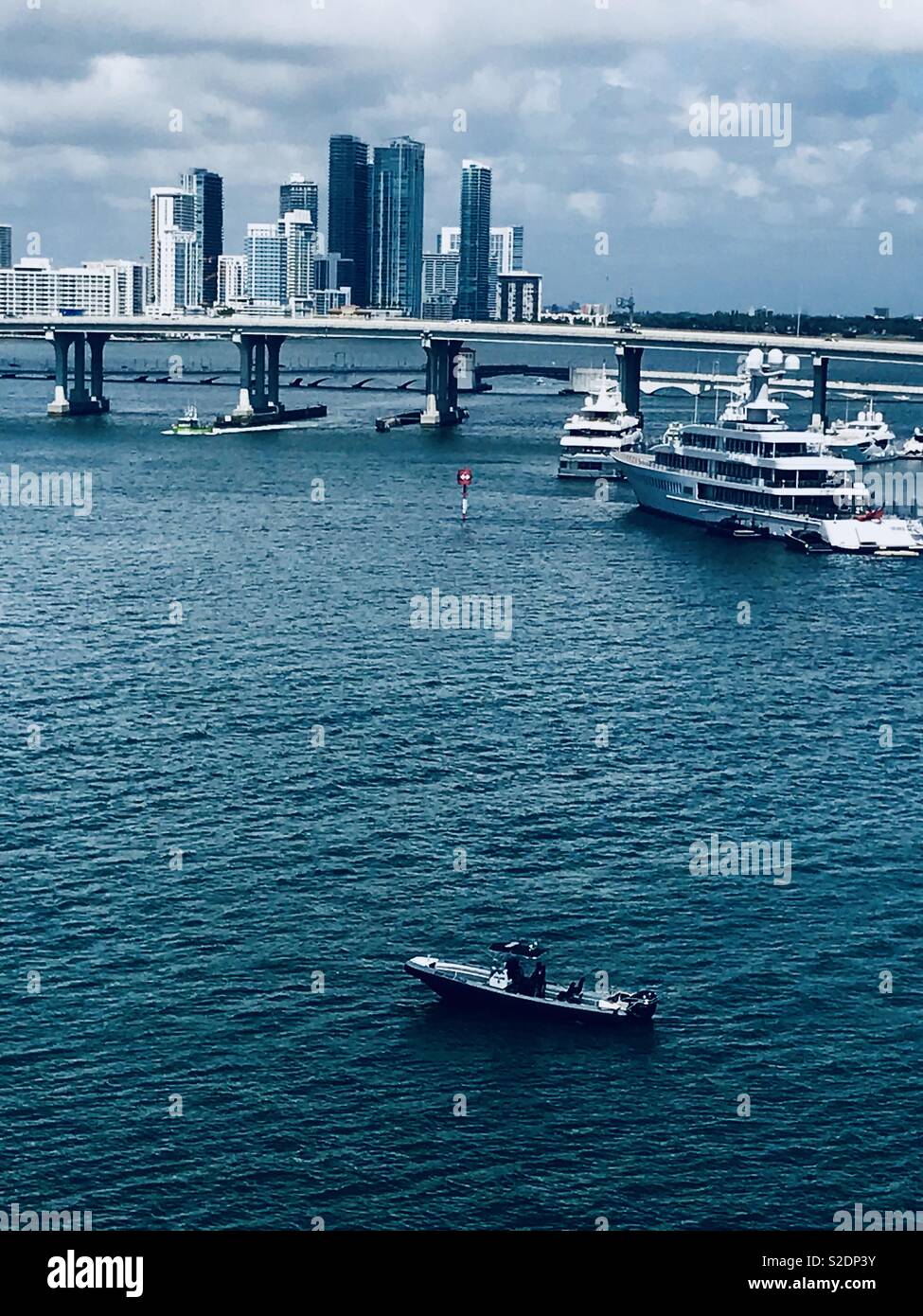 Cruise liners hi-res stock photography and images - Alamy