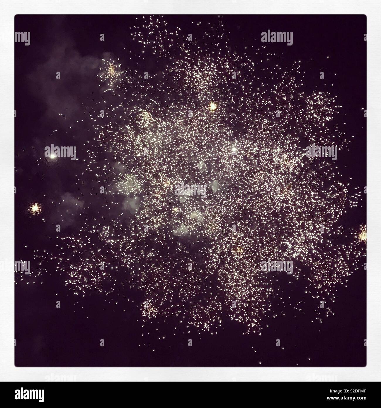 Exploding fireworks hi-res stock photography and images - Alamy