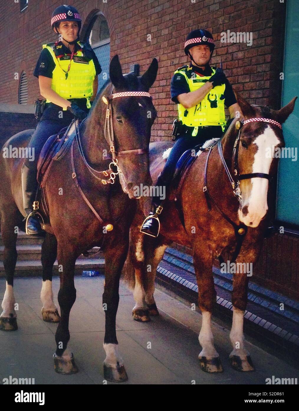 City of London mounted police officers on duty Stock Photo - Alamy