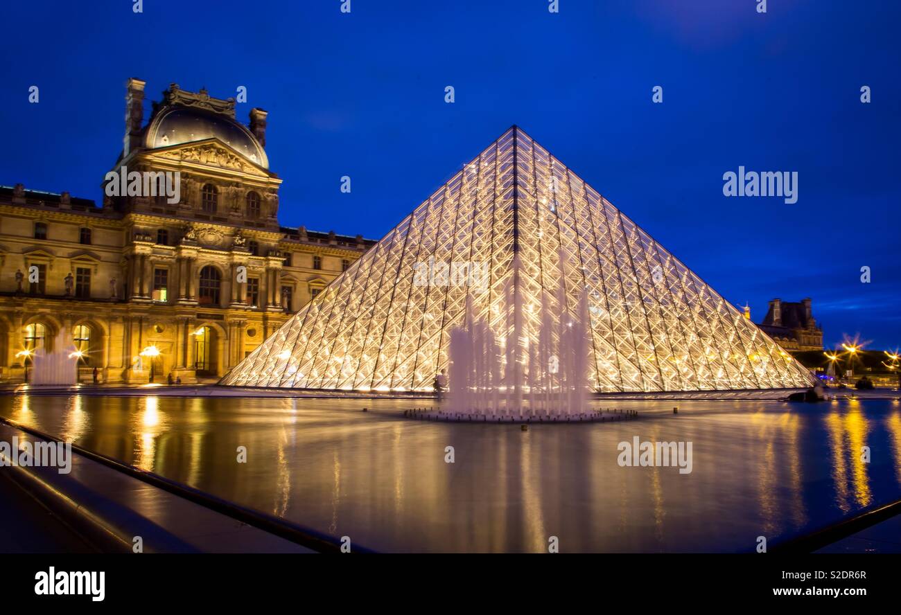 Louvre museum at night hi-res stock photography and images - Alamy