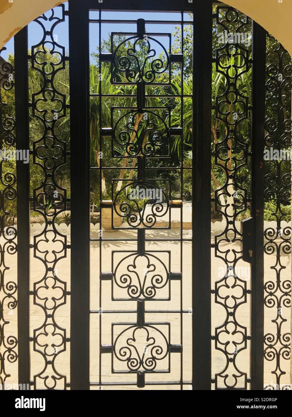 Riyadh gate hi-res stock photography and images - Alamy