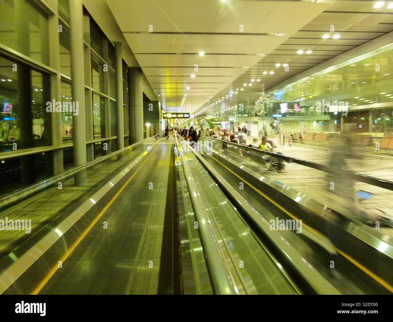 Airport scene hi-res stock photography and images - Alamy