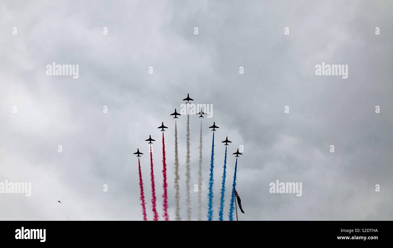 Red arrow formation hi-res stock photography and images - Alamy