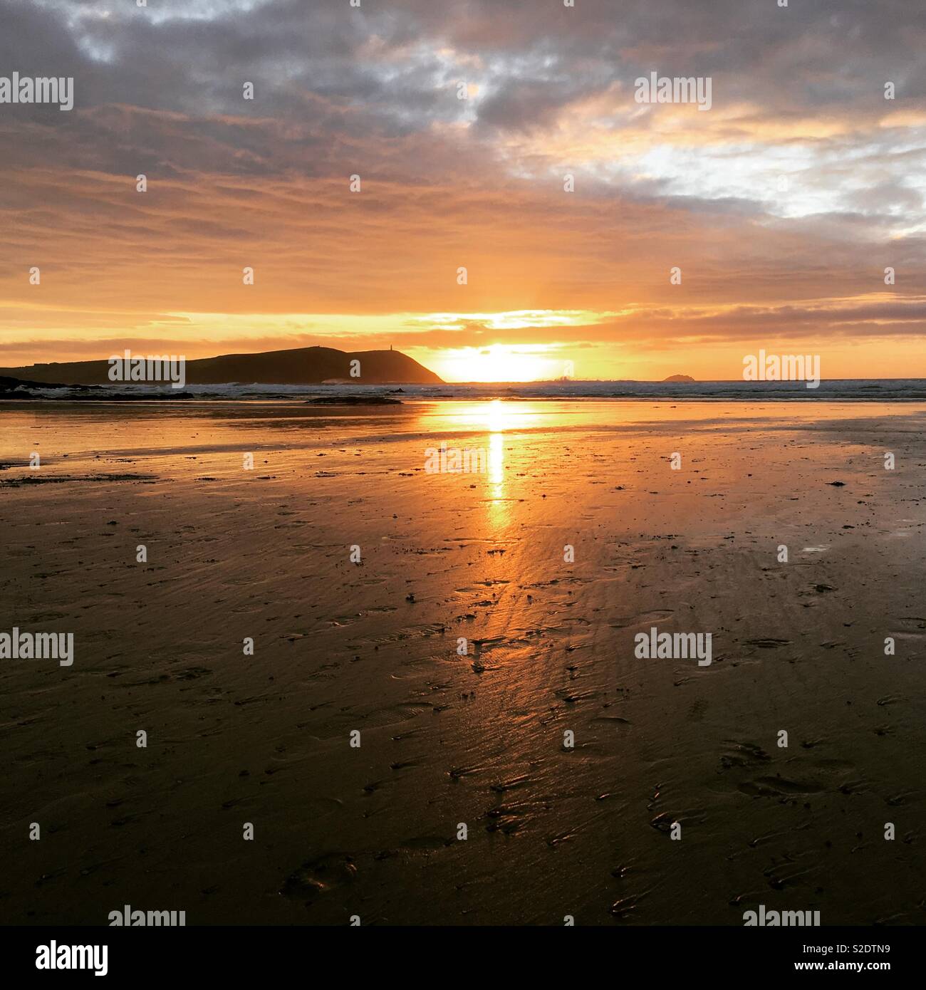 Polzeath beach cornwall seaside hi-res stock photography and images - Alamy