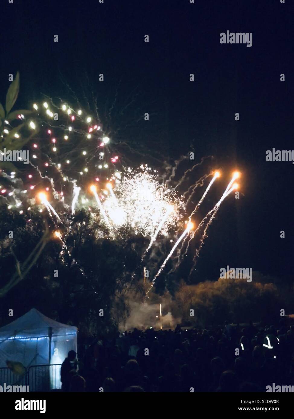 Fizz bang fireworks hi-res stock photography and images - Alamy