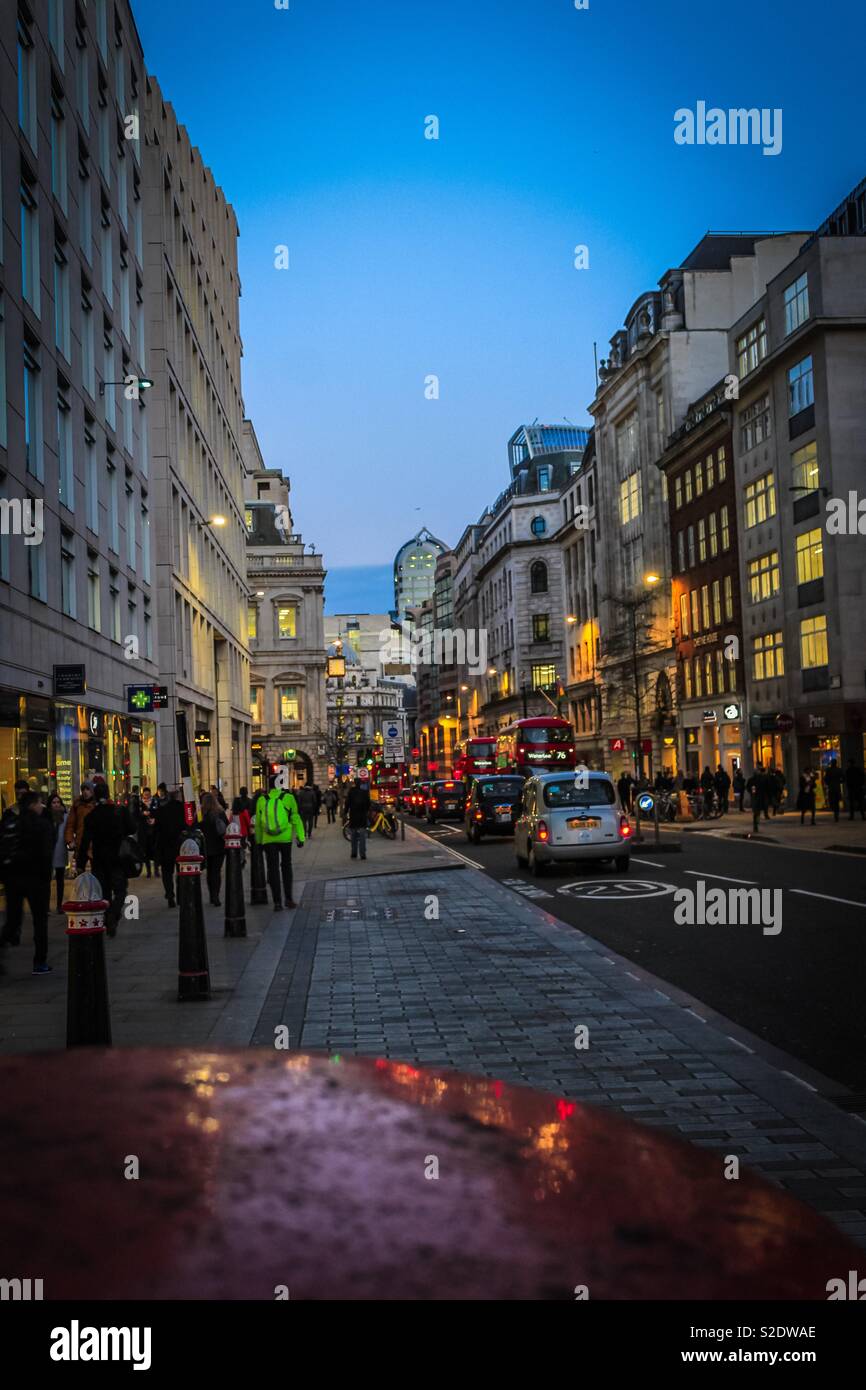 Hustle and bustle london hi-res stock photography and images - Alamy