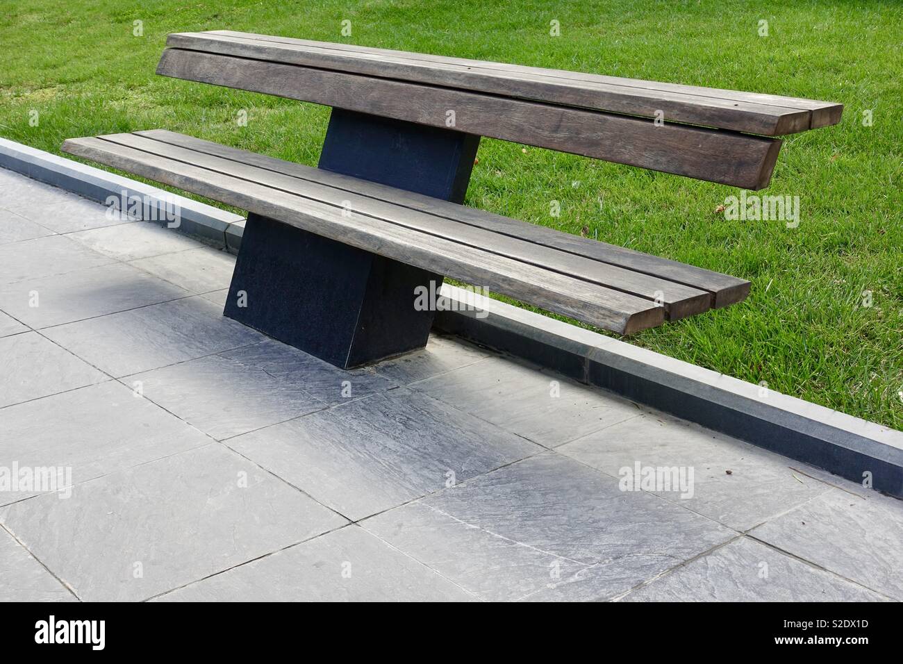 Modern public bench hi-res stock photography and images - Alamy