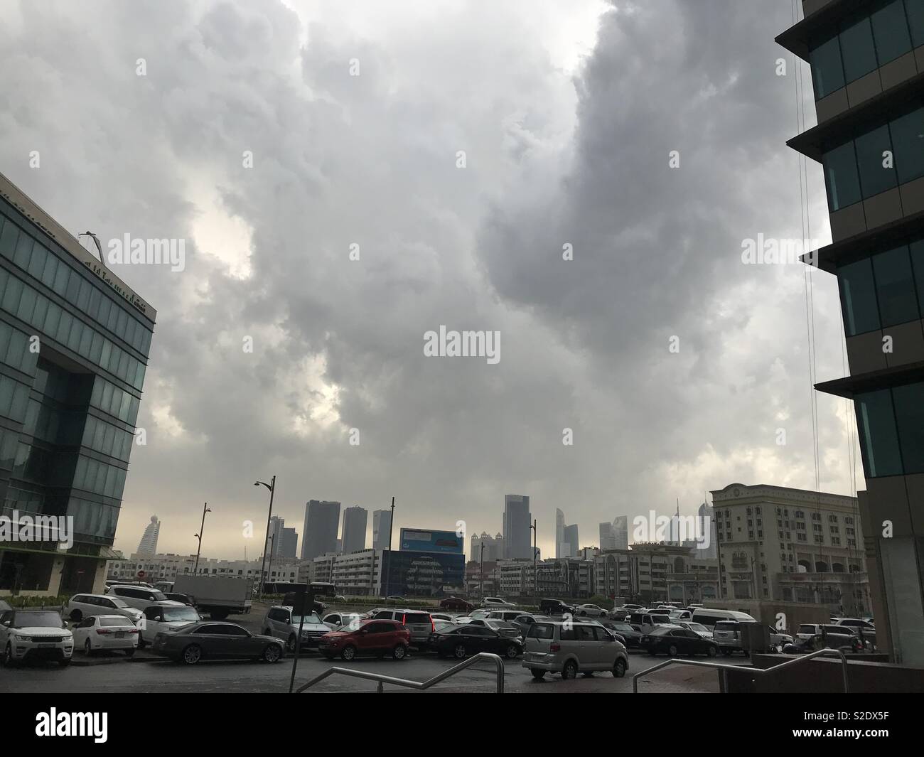 Dubai rain hi-res stock photography and images - Alamy