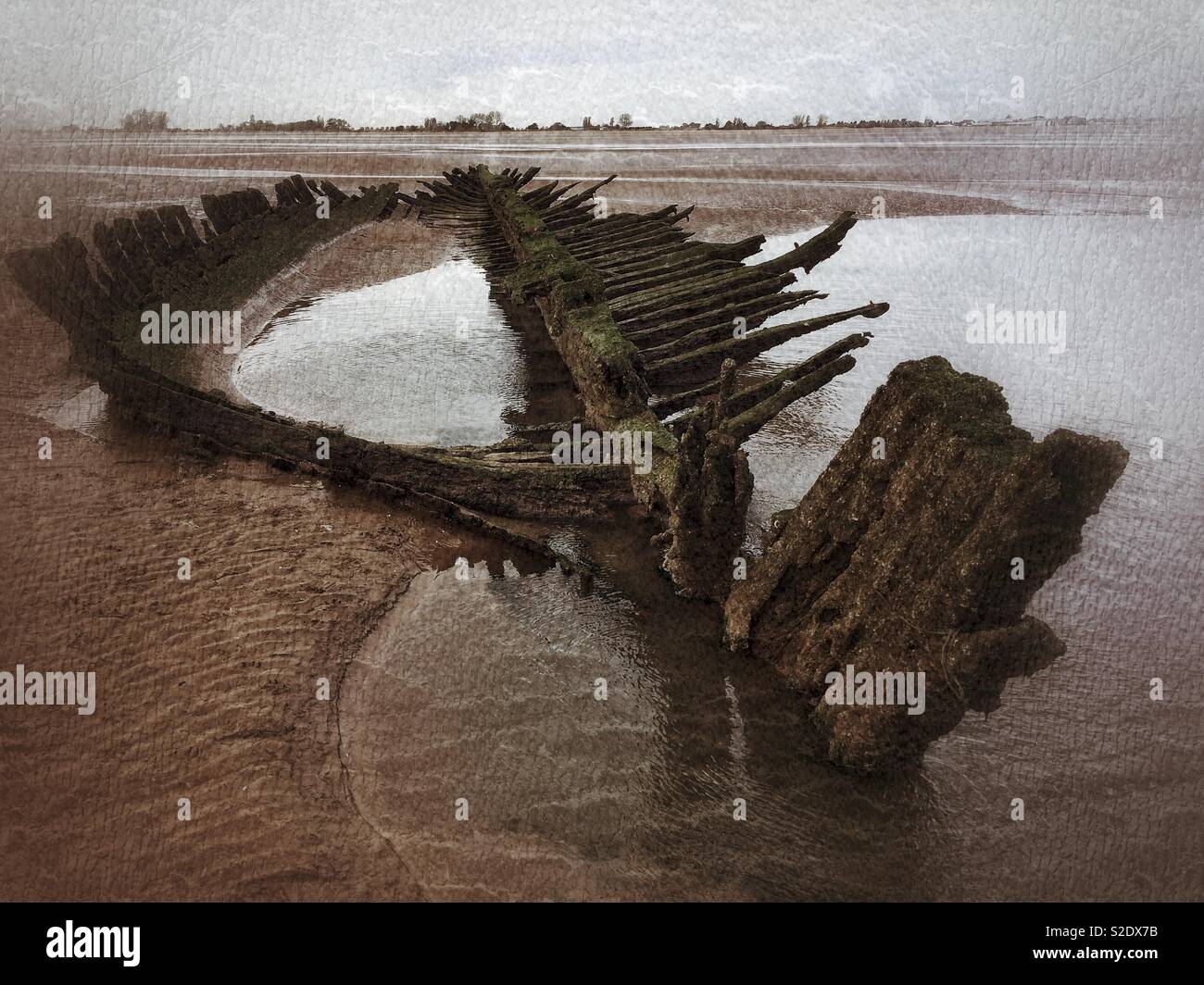 Spooky shipwreck on banks of river humber Stock Photo - Alamy
