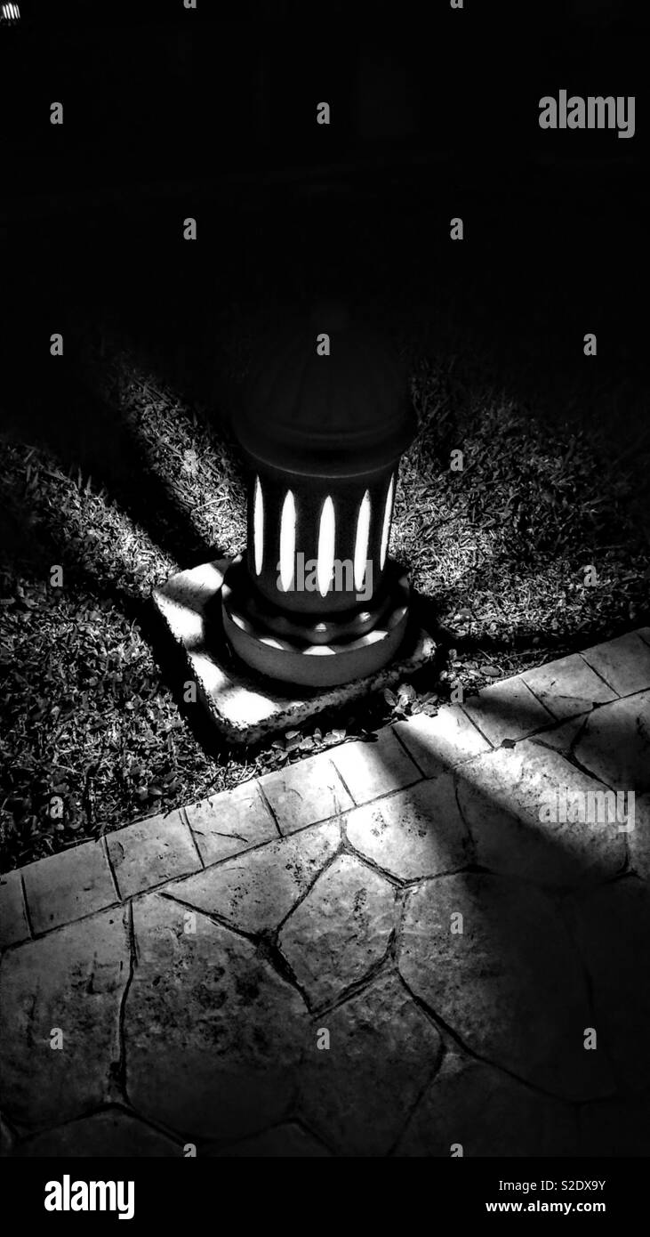 Light shadow black white hi-res stock photography and images - Alamy