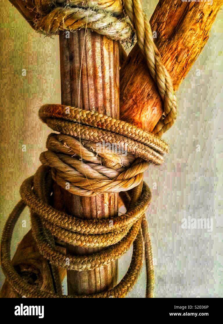 Bright wood and rope joint Stock Photo - Alamy