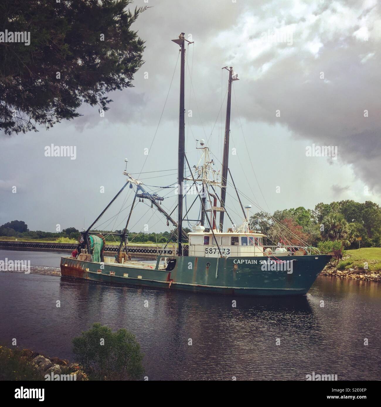 Huge boat hi-res stock photography and images - Alamy