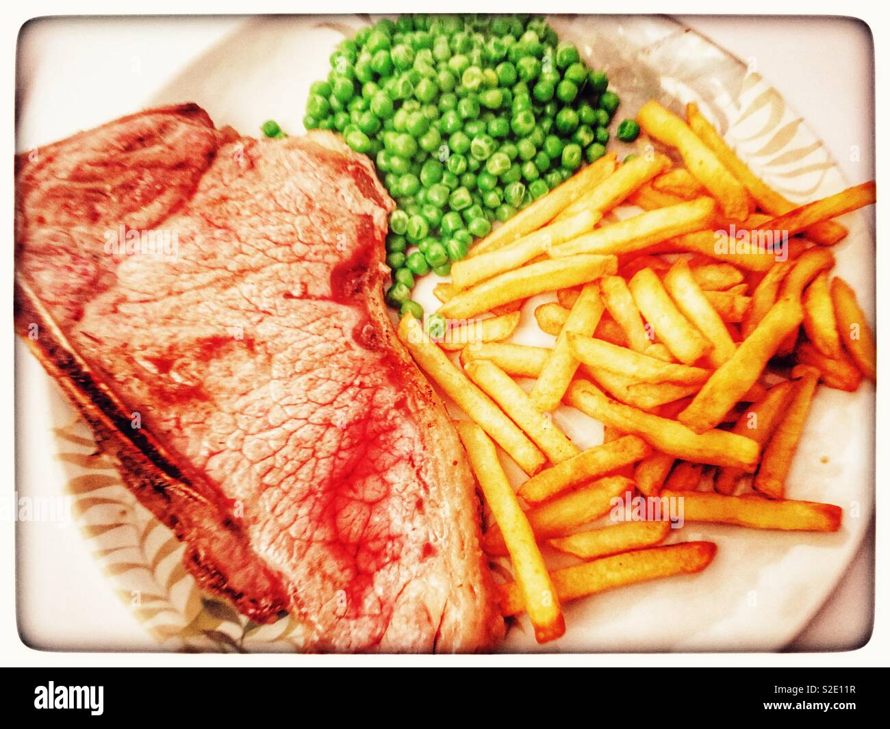 Steak, chips and peas Stock Photo - Alamy