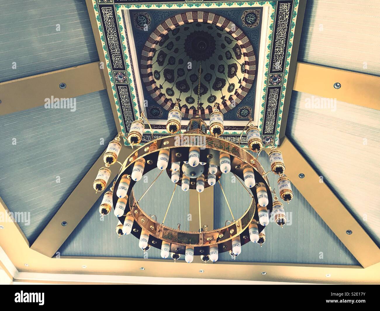 Mosque lamp hi-res stock photography and images - Alamy