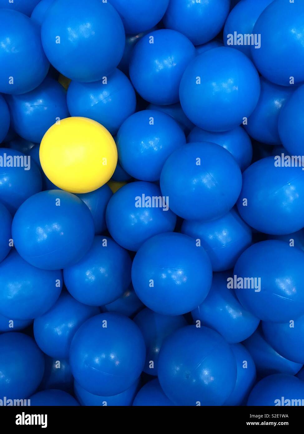 Circles balls hi-res stock photography and images - Alamy