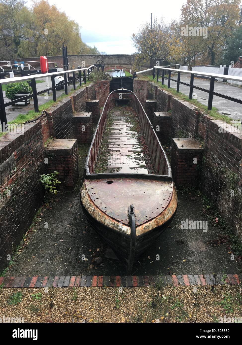 Lock boat hi-res stock photography and images - Alamy