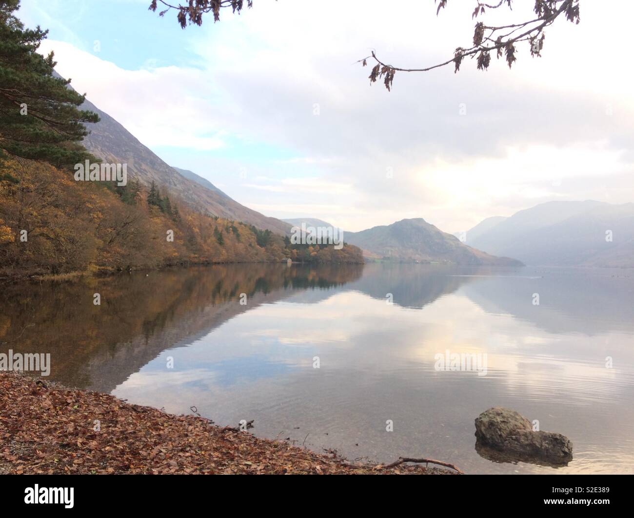 Lakes and rivers hi-res stock photography and images - Alamy