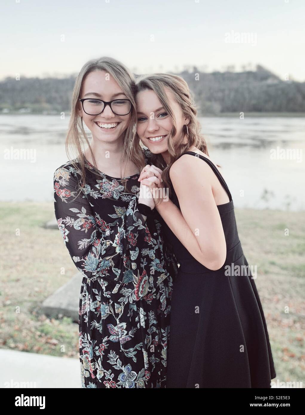 Happy Sisters Reuniting Stock Photo - Alamy