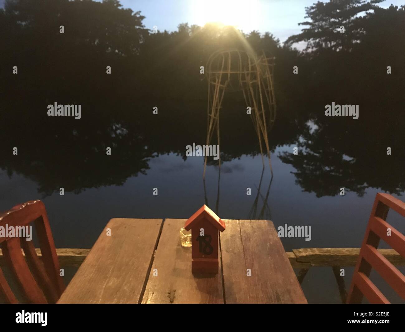 Reflection table hi-res stock photography and images - Alamy