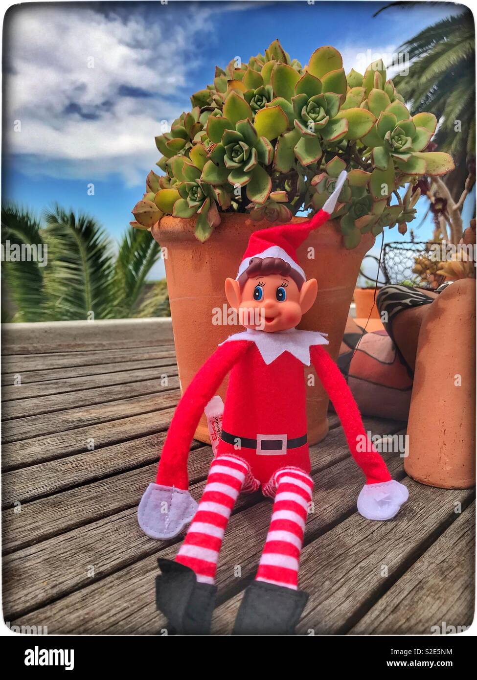 Naughty elf sitting on a table hi-res stock photography and images - Alamy