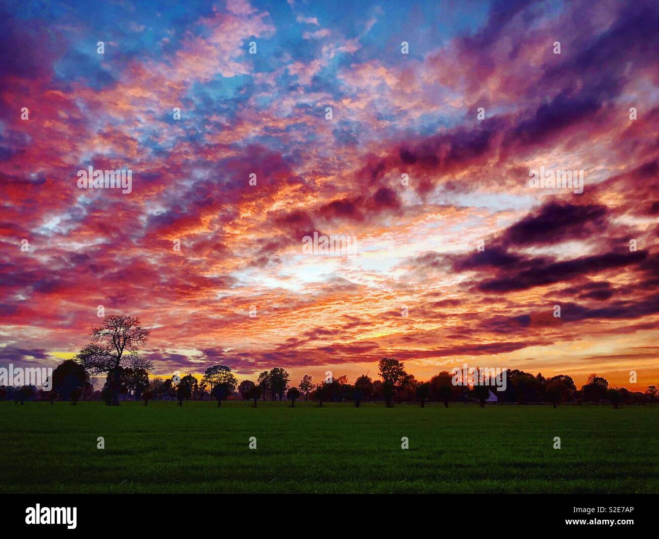 Sky painting hi-res stock photography and images - Alamy