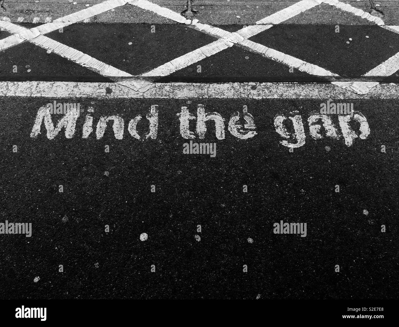 Mind the gap on train platform Stock Photo - Alamy