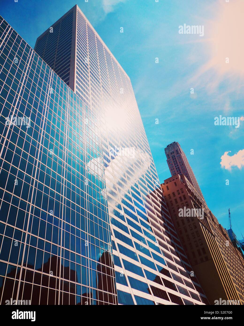 Building mirrors hi-res stock photography and images - Alamy