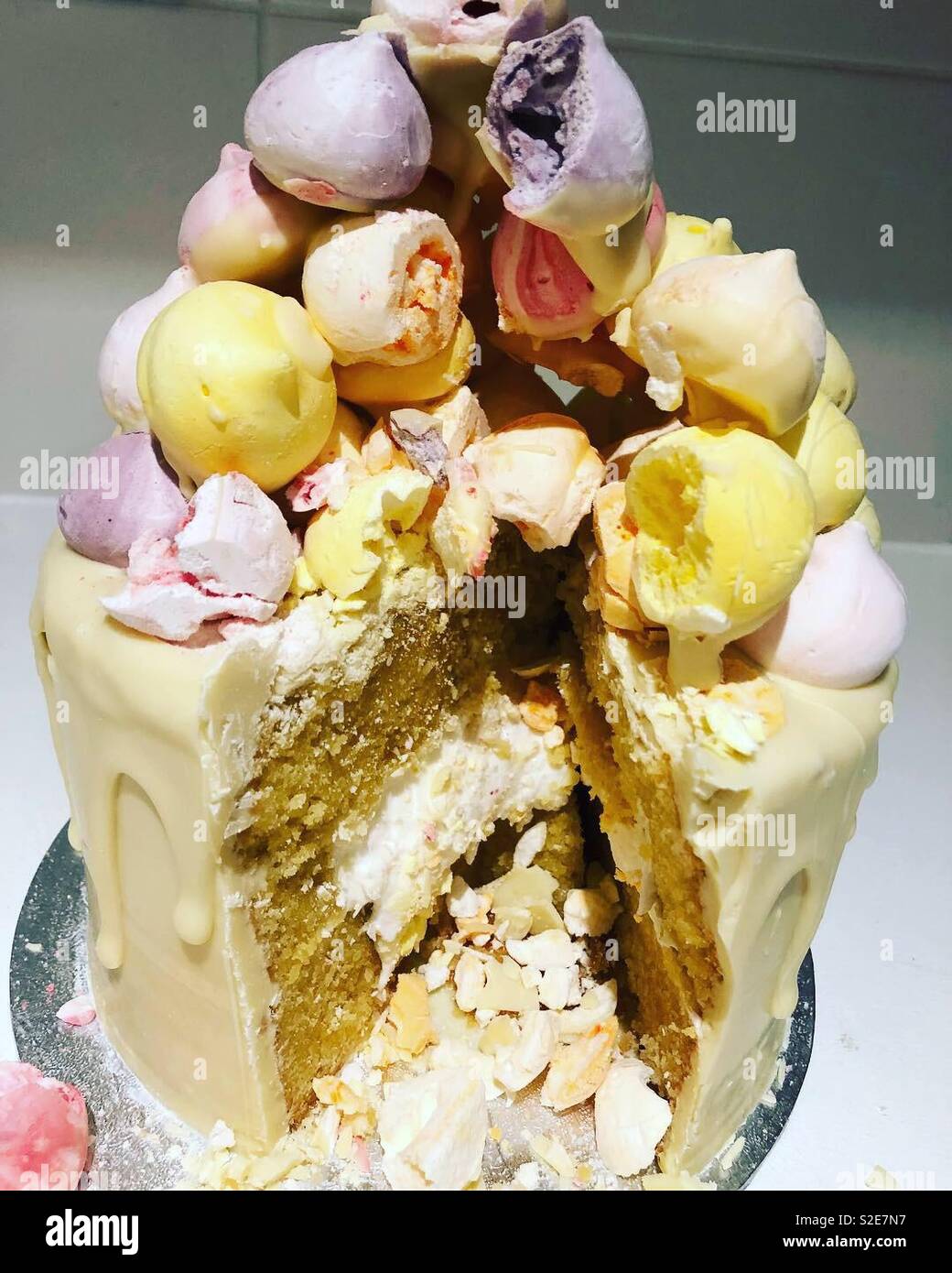 Choccywoccydoodah’s lemon volcano cake Stock Photo - Alamy