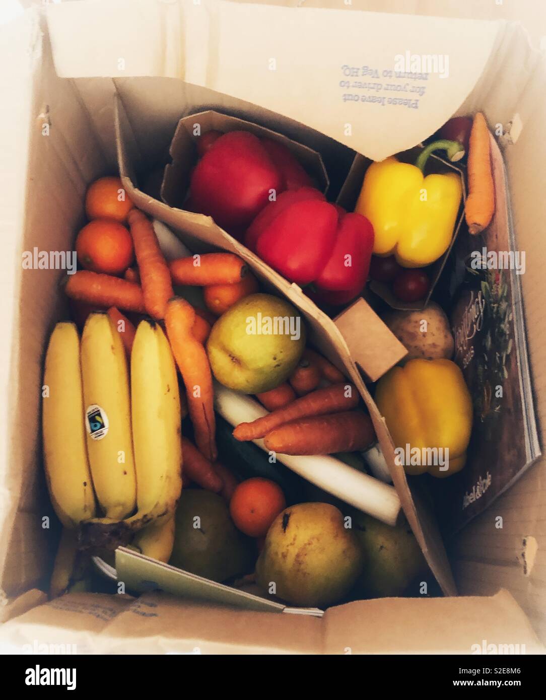 Fruit and vegetable box Stock Photo - Alamy