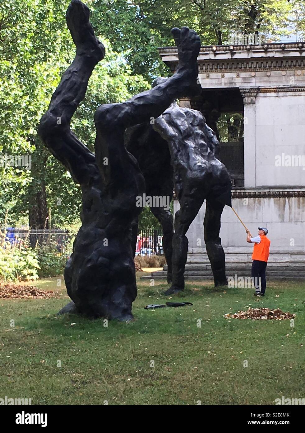 Clean statues hi-res stock photography and images - Alamy