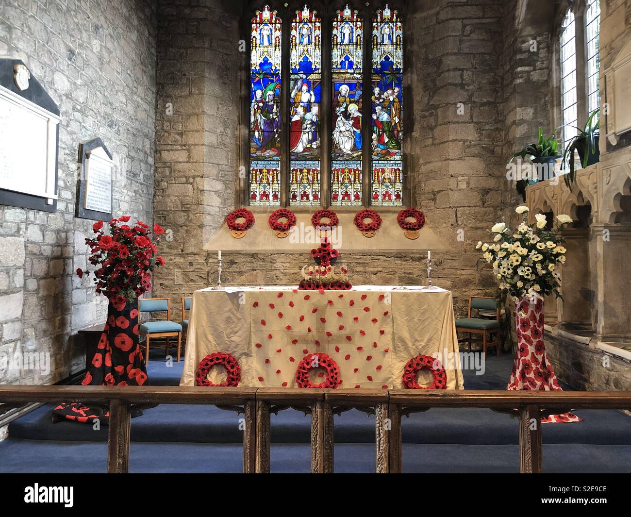 Church Alter with Poppy display, Saint Petroc’s church, South Brent ...
