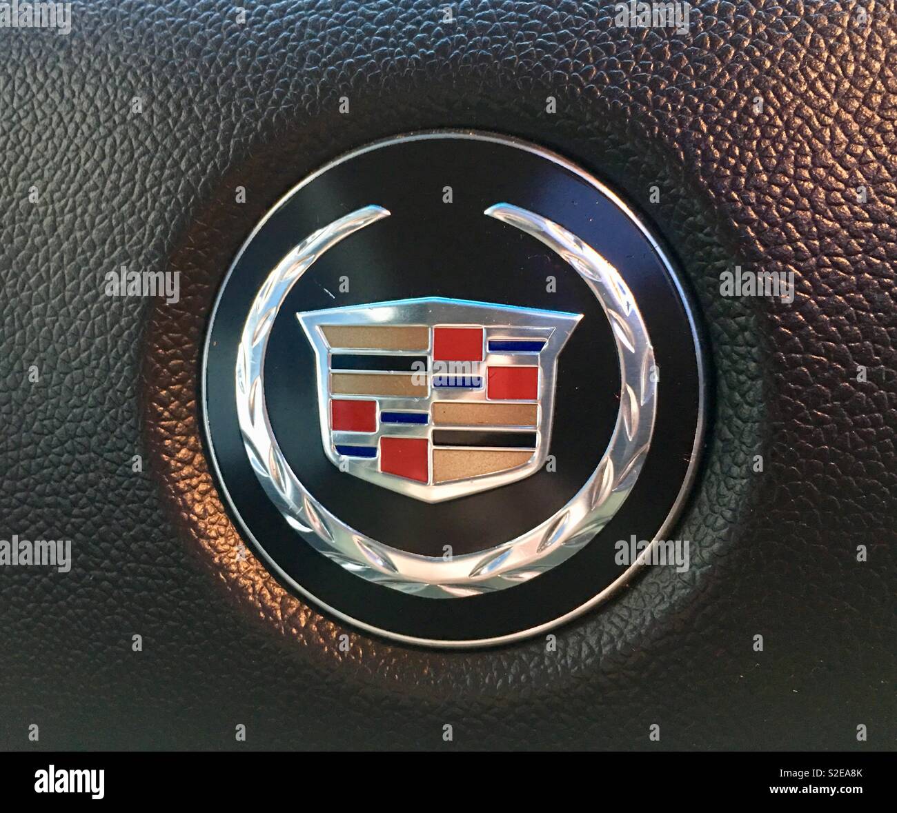 Cadillac emblem hi-res stock photography and images - Alamy