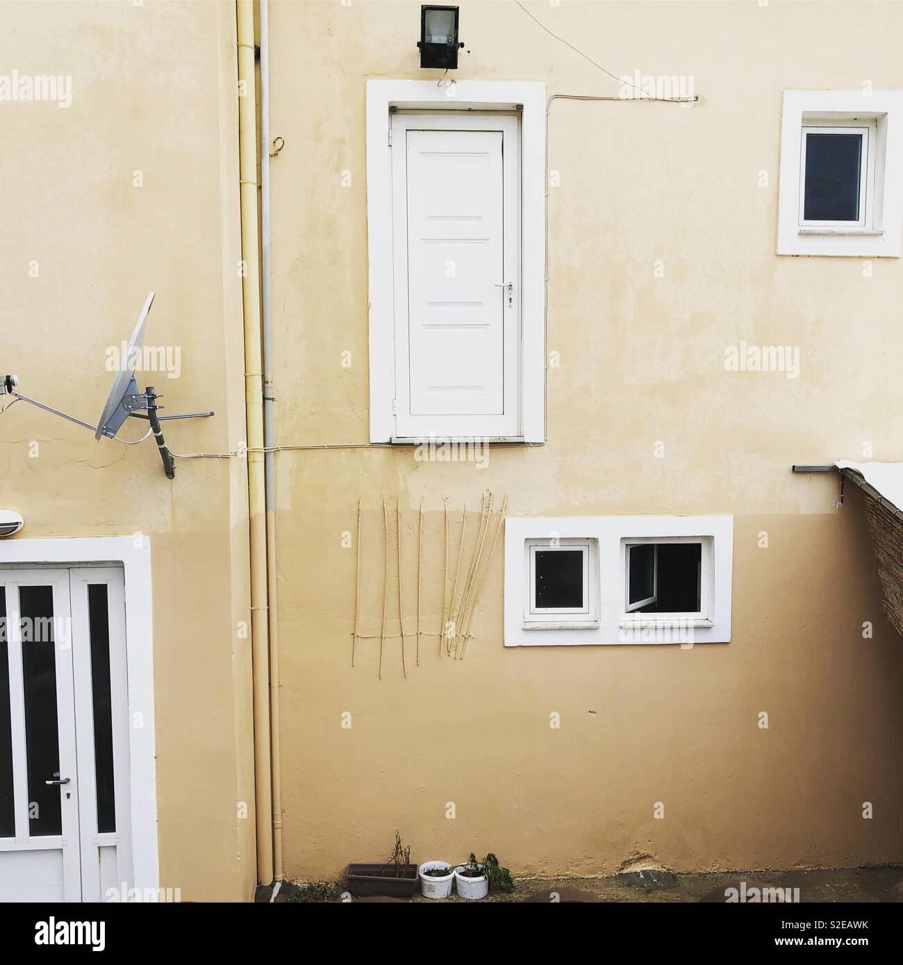 Random door hi-res stock photography and images - Alamy