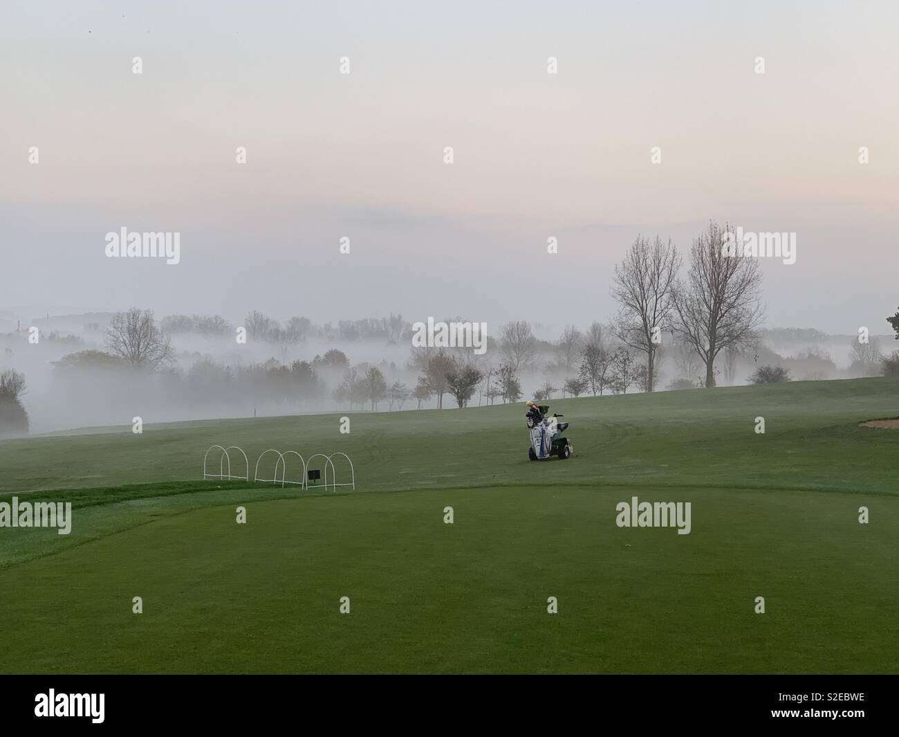 Early morning golf Stock Photo - Alamy