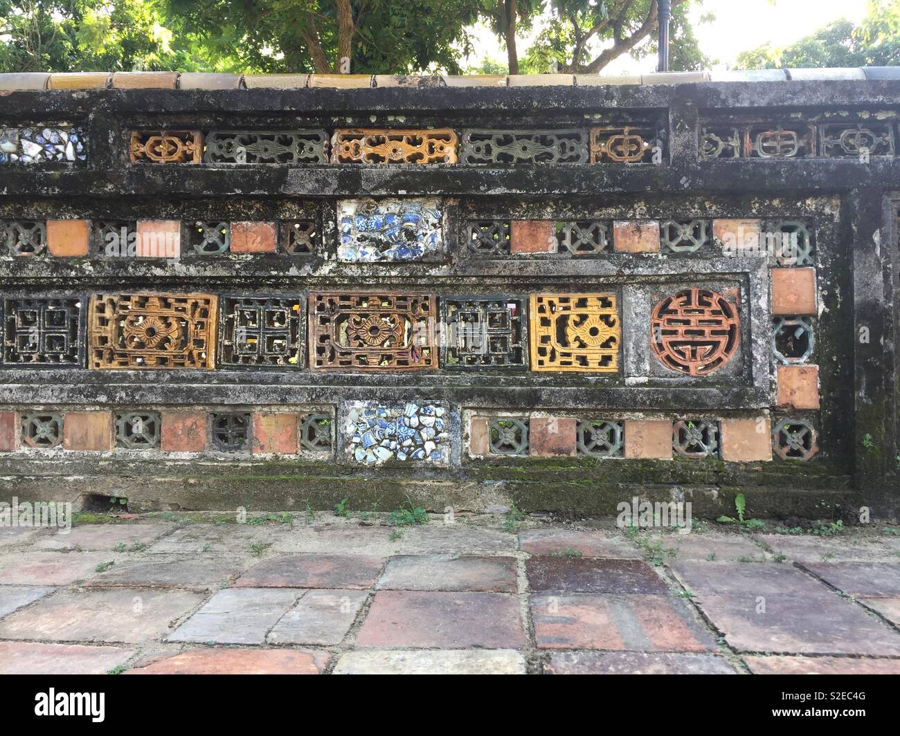 Old Chinese pattern wall Stock Photo - Alamy
