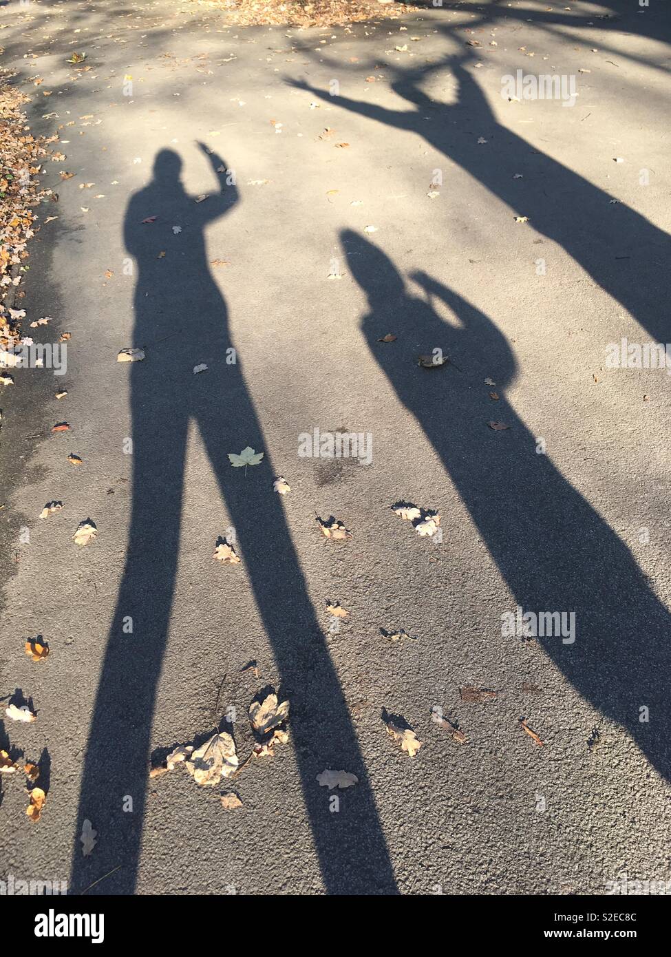Long shadows family hi-res stock photography and images - Alamy
