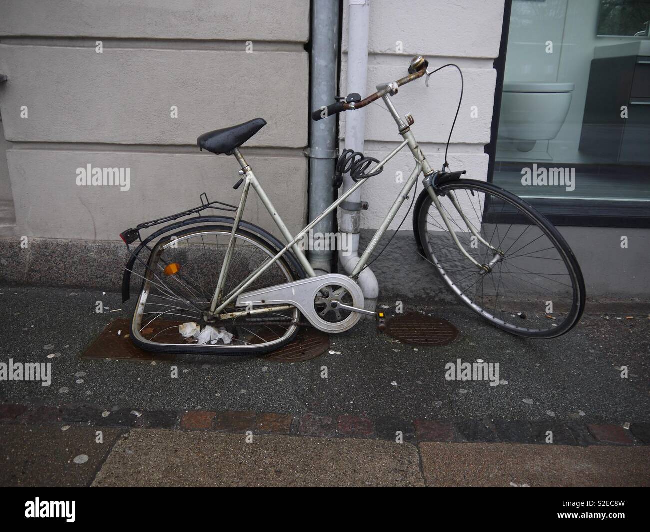 Broken bike hi-res stock photography and images - Alamy