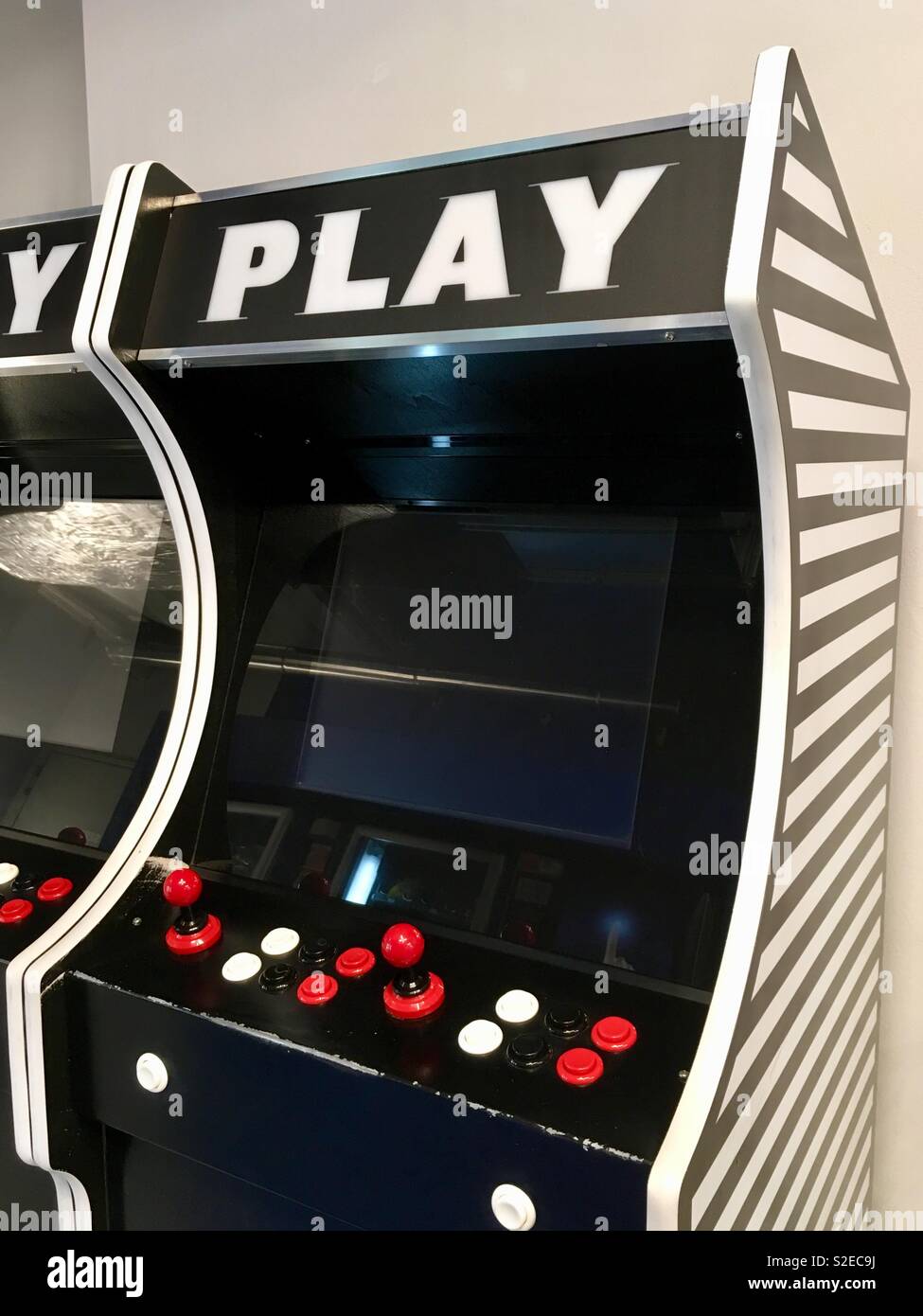 Video game arcade hi-res stock photography and images - Alamy