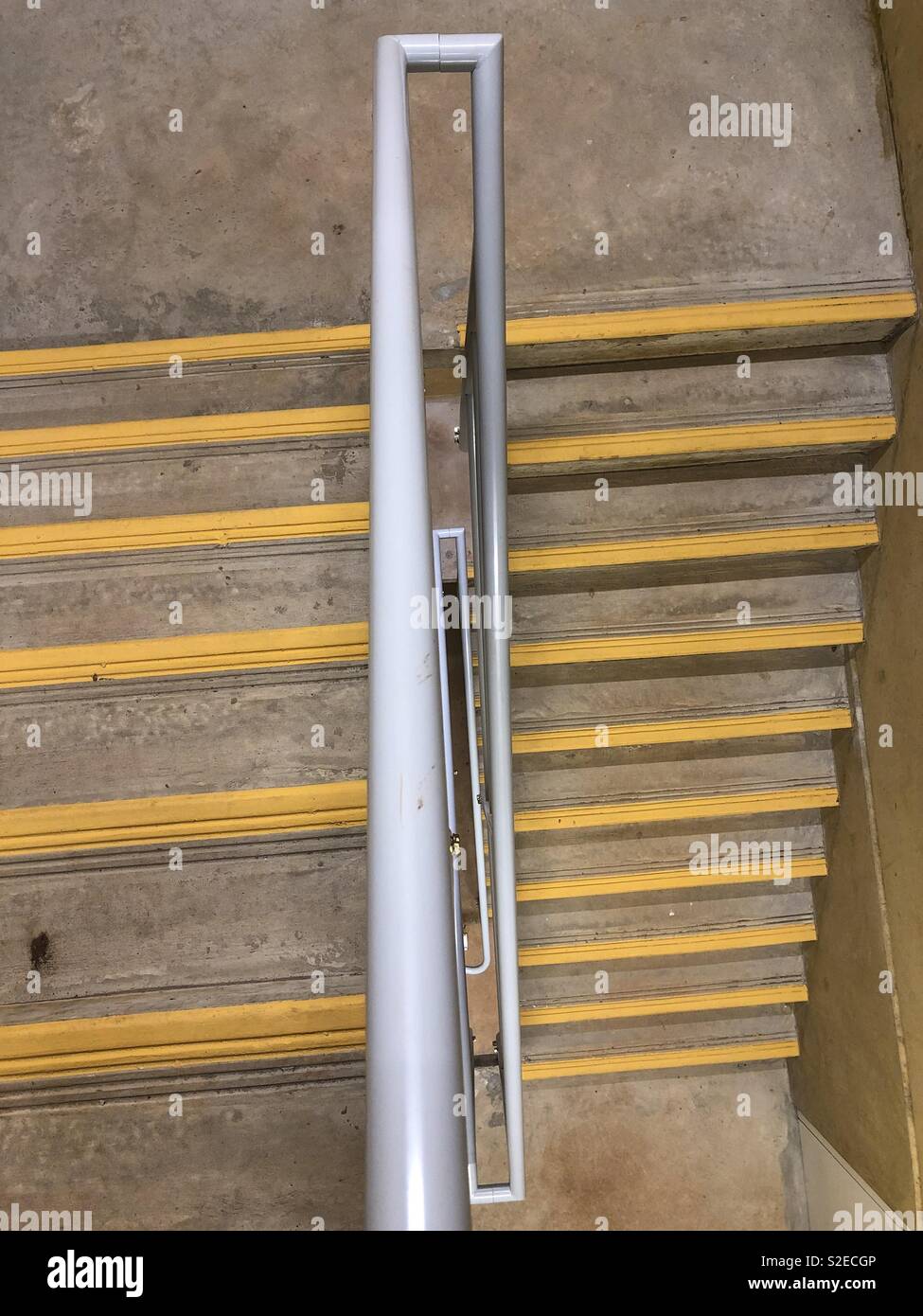 Concrete stairs hi-res stock photography and images - Alamy