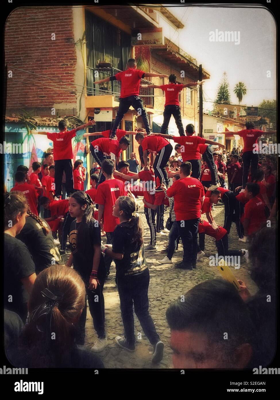 Human pyramid hi-res stock photography and images - Alamy