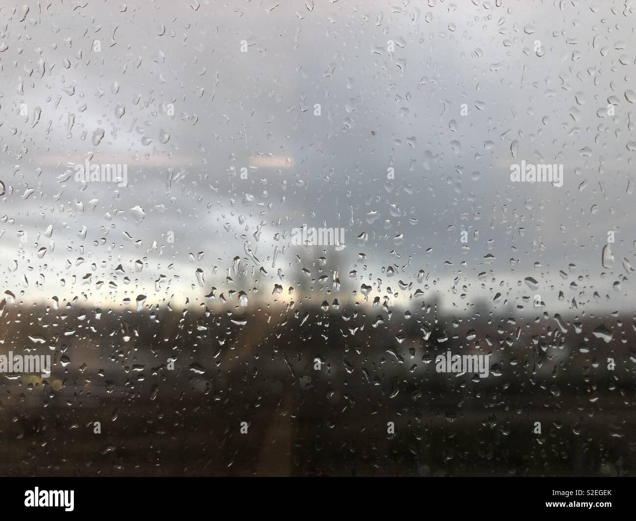 Rain on window glass hi-res stock photography and images - Alamy