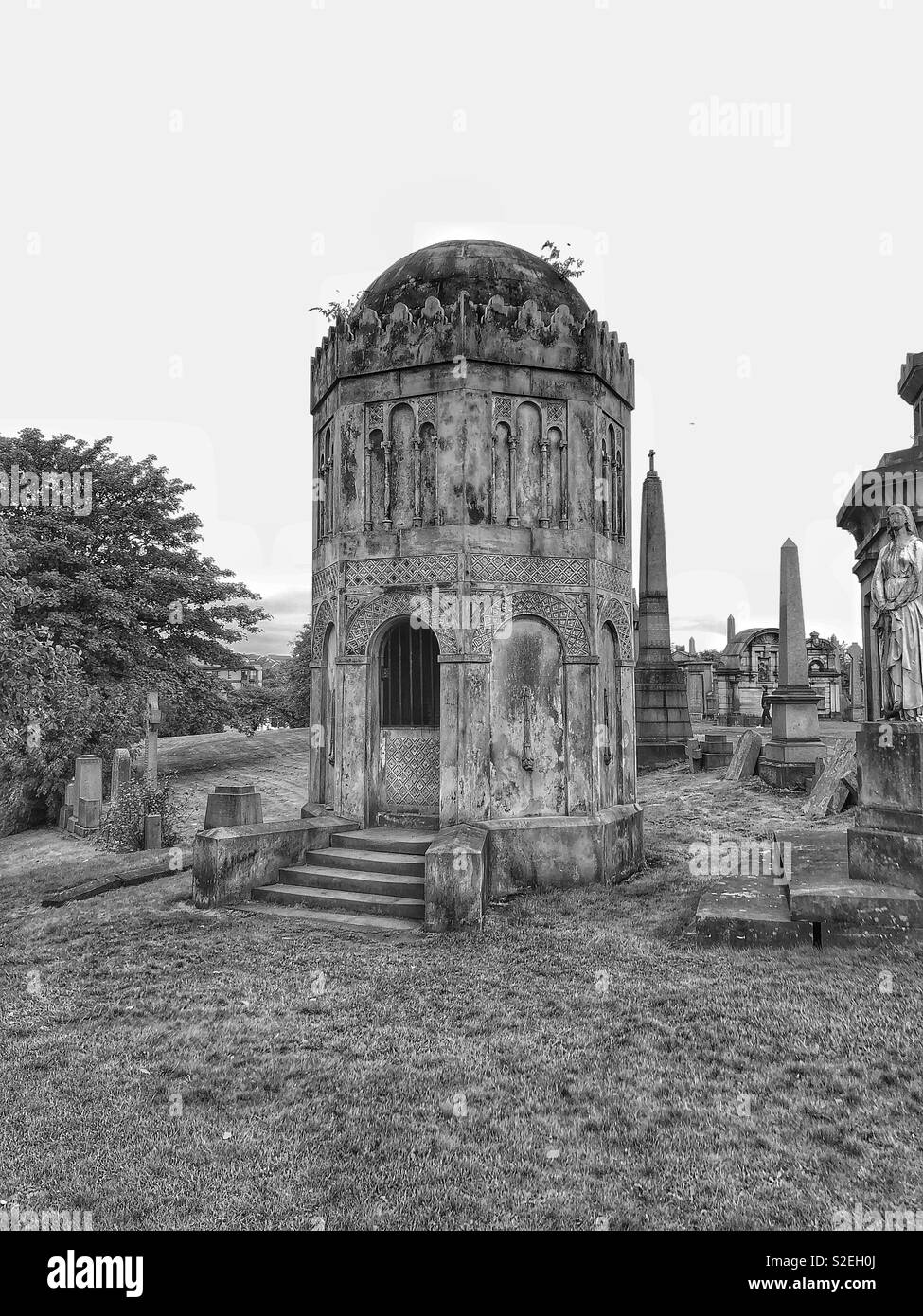 Large Mausoleum at the famous Glasgow Necropolis Stock Photo - Alamy