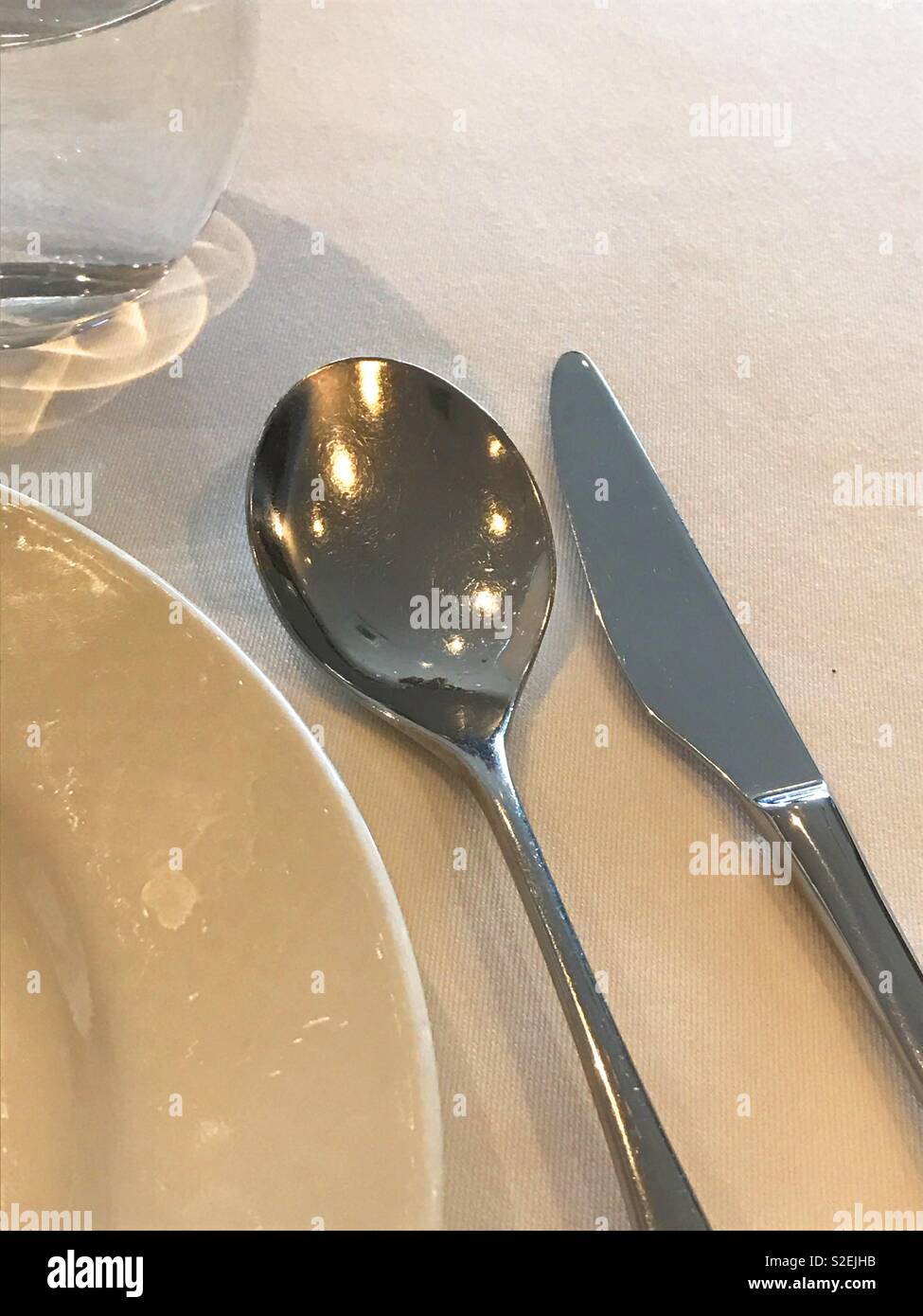 Spoon set table hi-res stock photography and images - Alamy