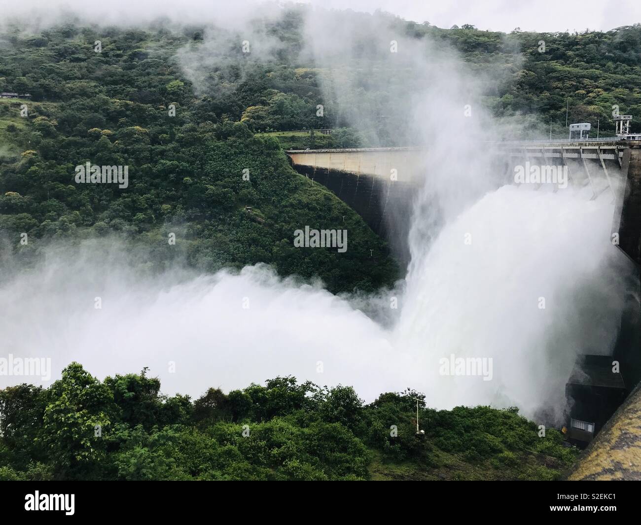 Victoria dam - Sri Lanka Stock Photo - Alamy