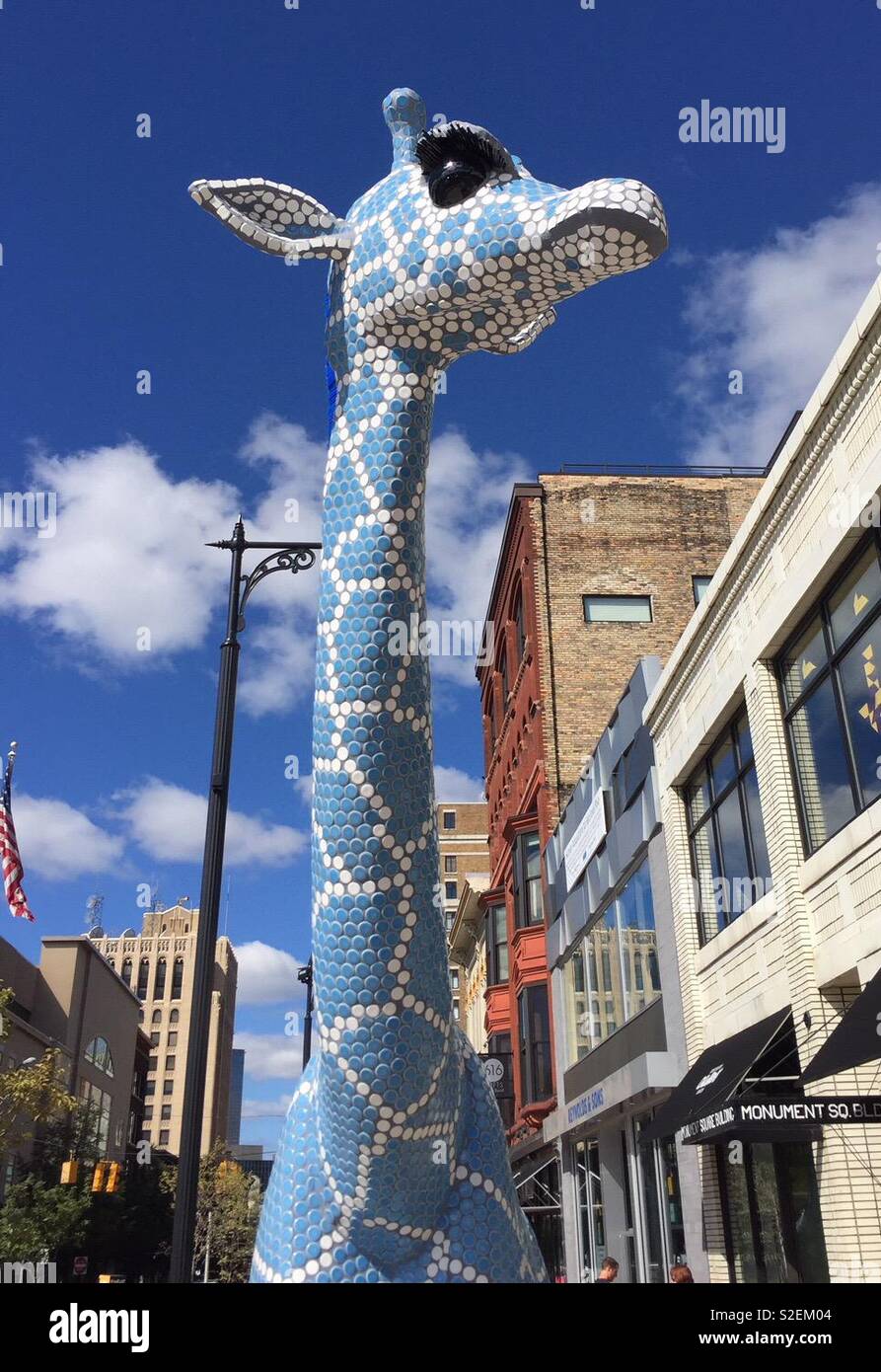 Blue giraffe sculpture hi-res stock photography and images - Alamy