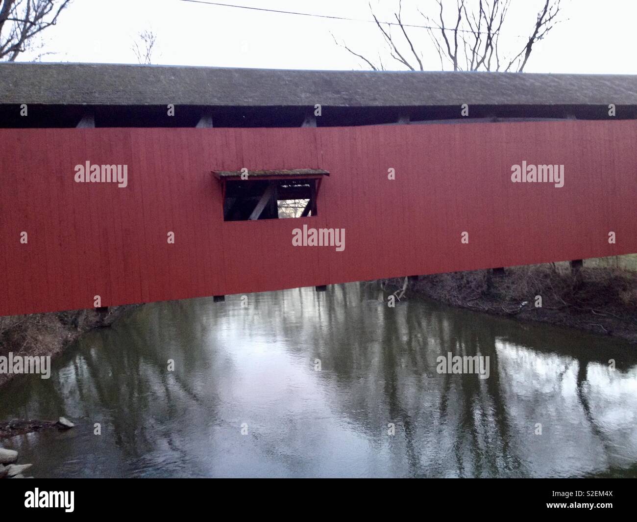 Black covered bridge hi-res stock photography and images - Alamy