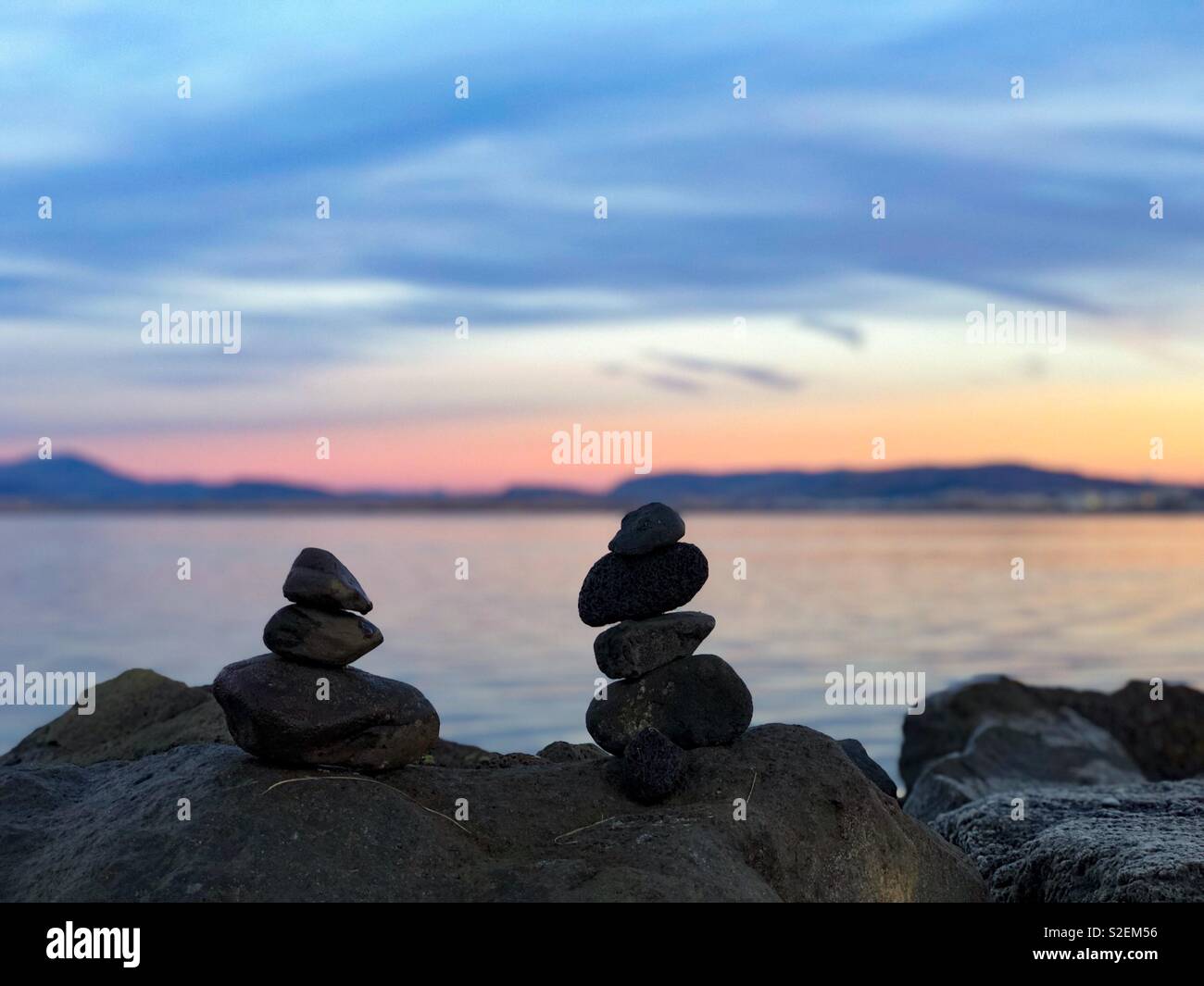 Man balancing stones hi-res stock photography and images - Alamy